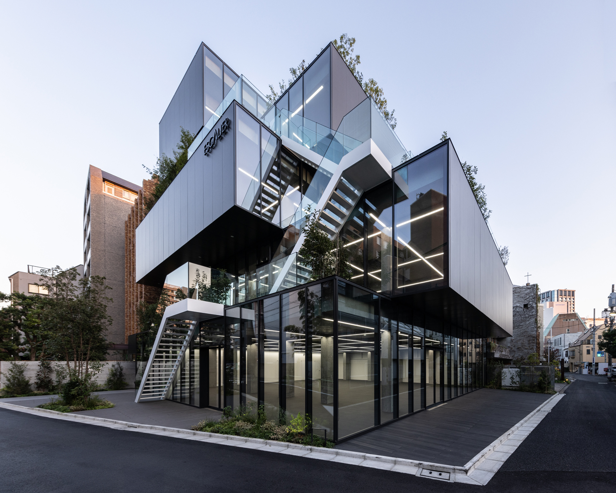 ESCALIER六番町 | Works | AIG